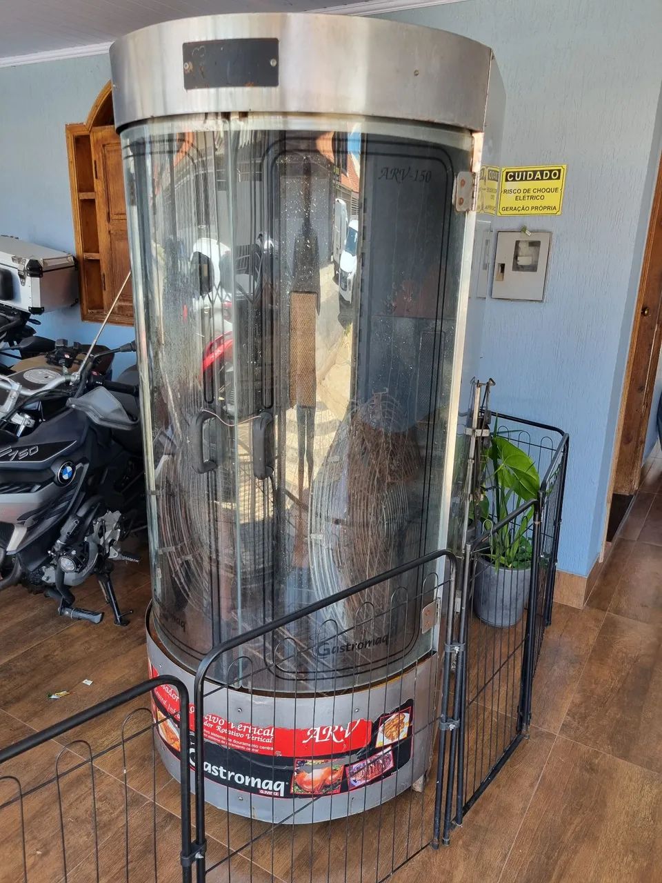 Maquina de assar carne e frango giratoria - Gastronomia e Hotelaria ...