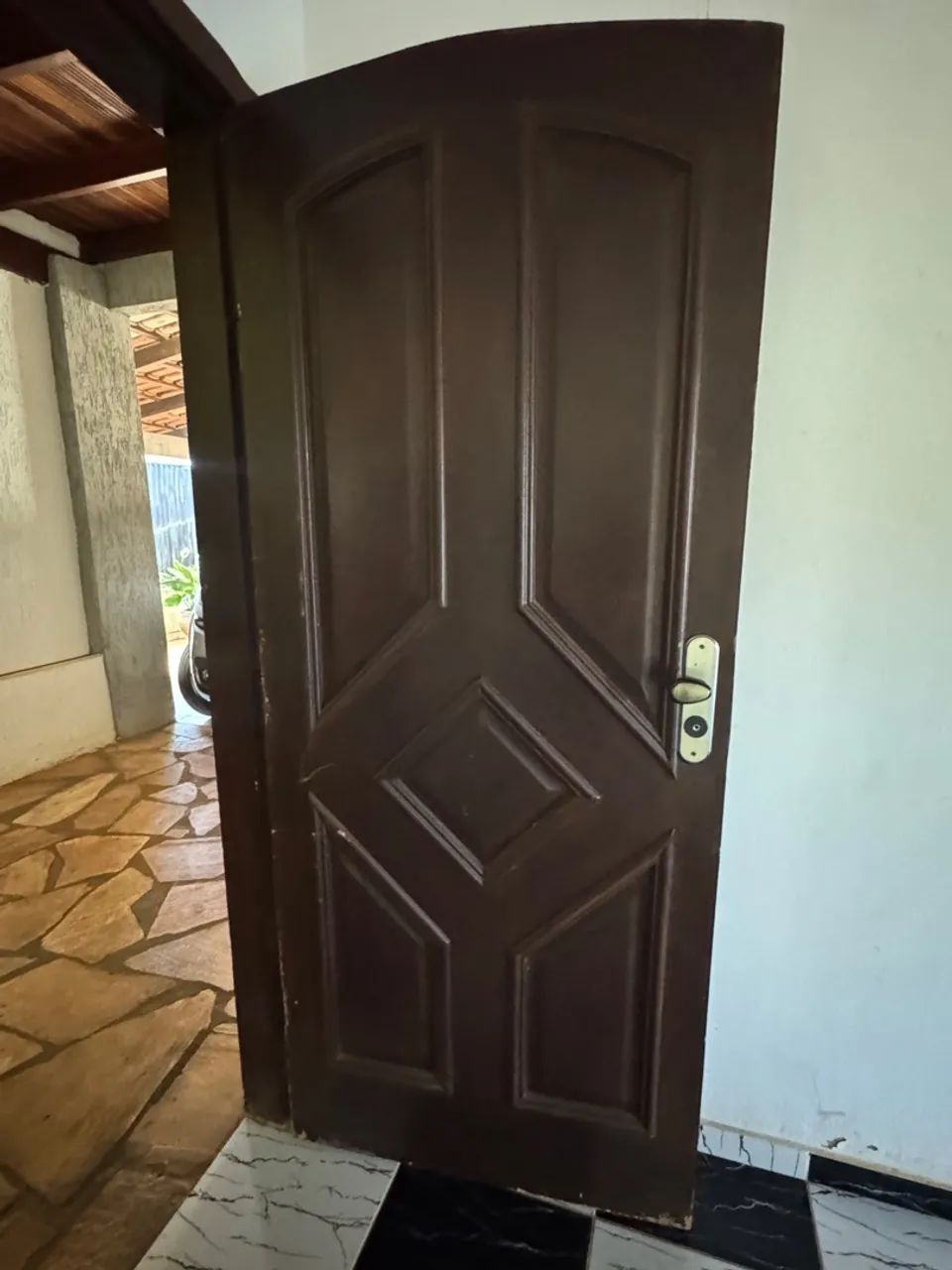 Porta madeira maciça com portal e alizares. Em Anápolis. - Portas e ...