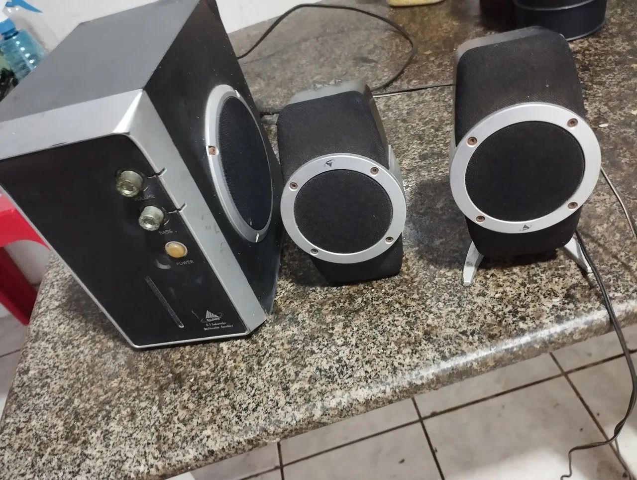 Som 2.1 CLONE com Subwoofer + 2 Caixas - 127/220V - Entrada RCA ...
