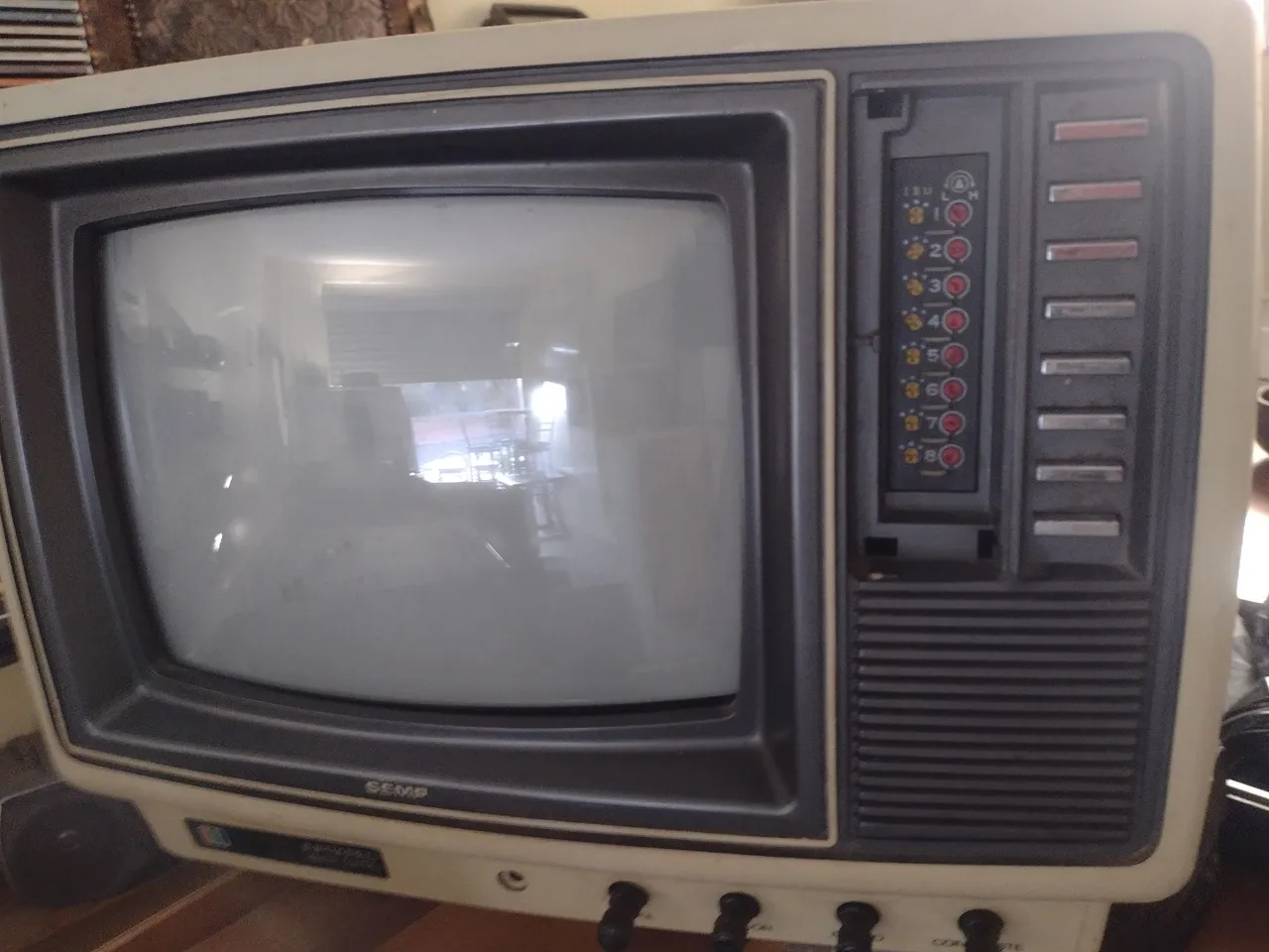 "tv retro antiga" no Brasil