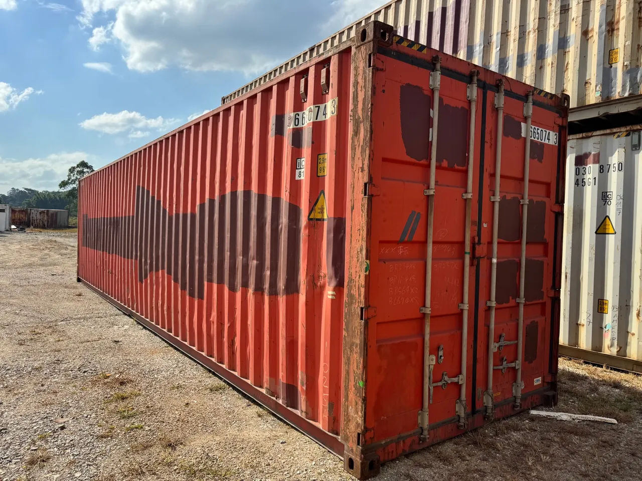 "container de 40 pes" no Brasil