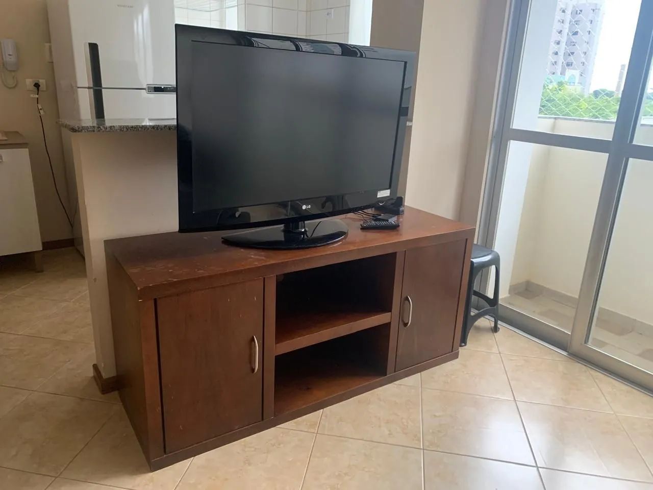 Second hand tv stand near me store