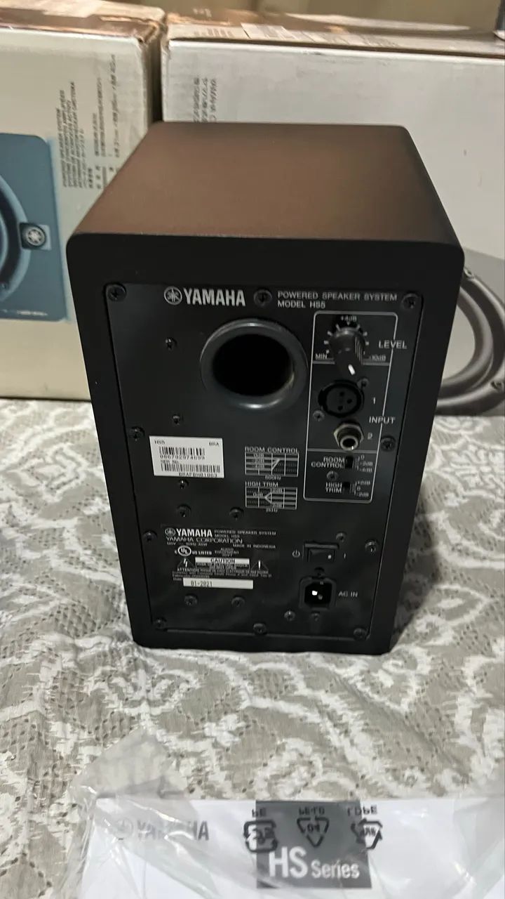 Monitor de referência Hs5 Yamaha 70w Rms para estúdio cor Preto - Equipamentos e Acessórios de ...