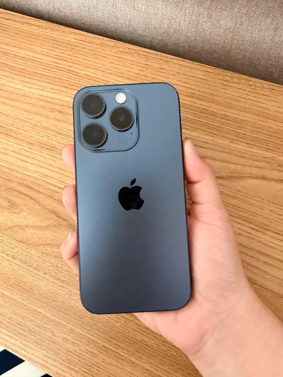 Apple iPhone 15 Pro 256GB - Azul Titânio - Bateria 100% - Sem detalhes ...