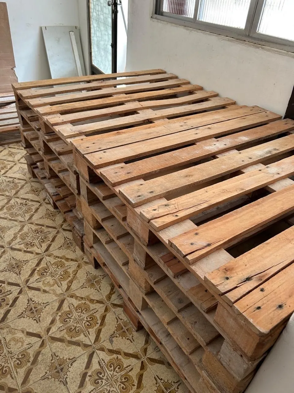 "palletes de madeira" no Brasil