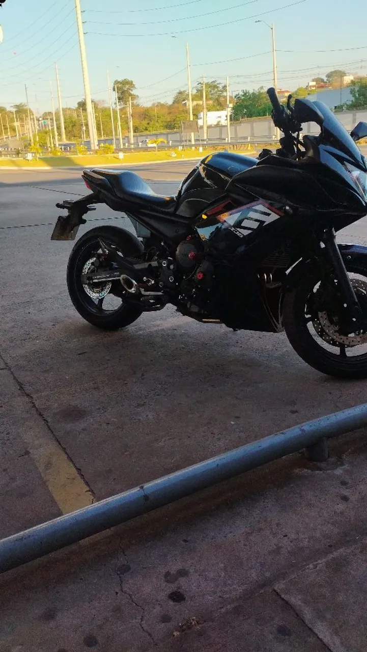 Motos Yamaha XJ6 no Brasil