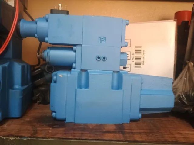 VÁLVULA REXROTH PROPORCIONAL DE VAZÃO 4WR/10 EA 30/24V - Outros itens ...