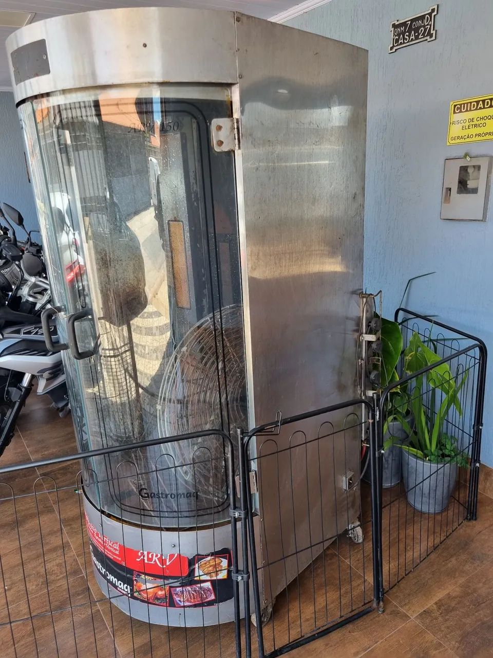 Maquina de assar carne e frango giratoria - Gastronomia e Hotelaria ...