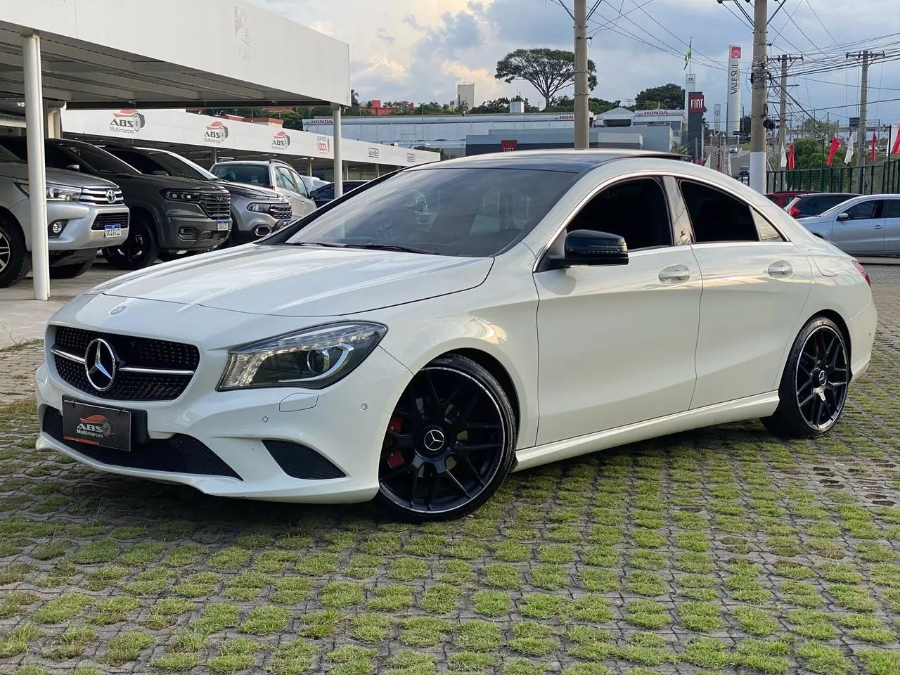 MERCEDES-BENZ CLA-200 2016 Usados e Novos