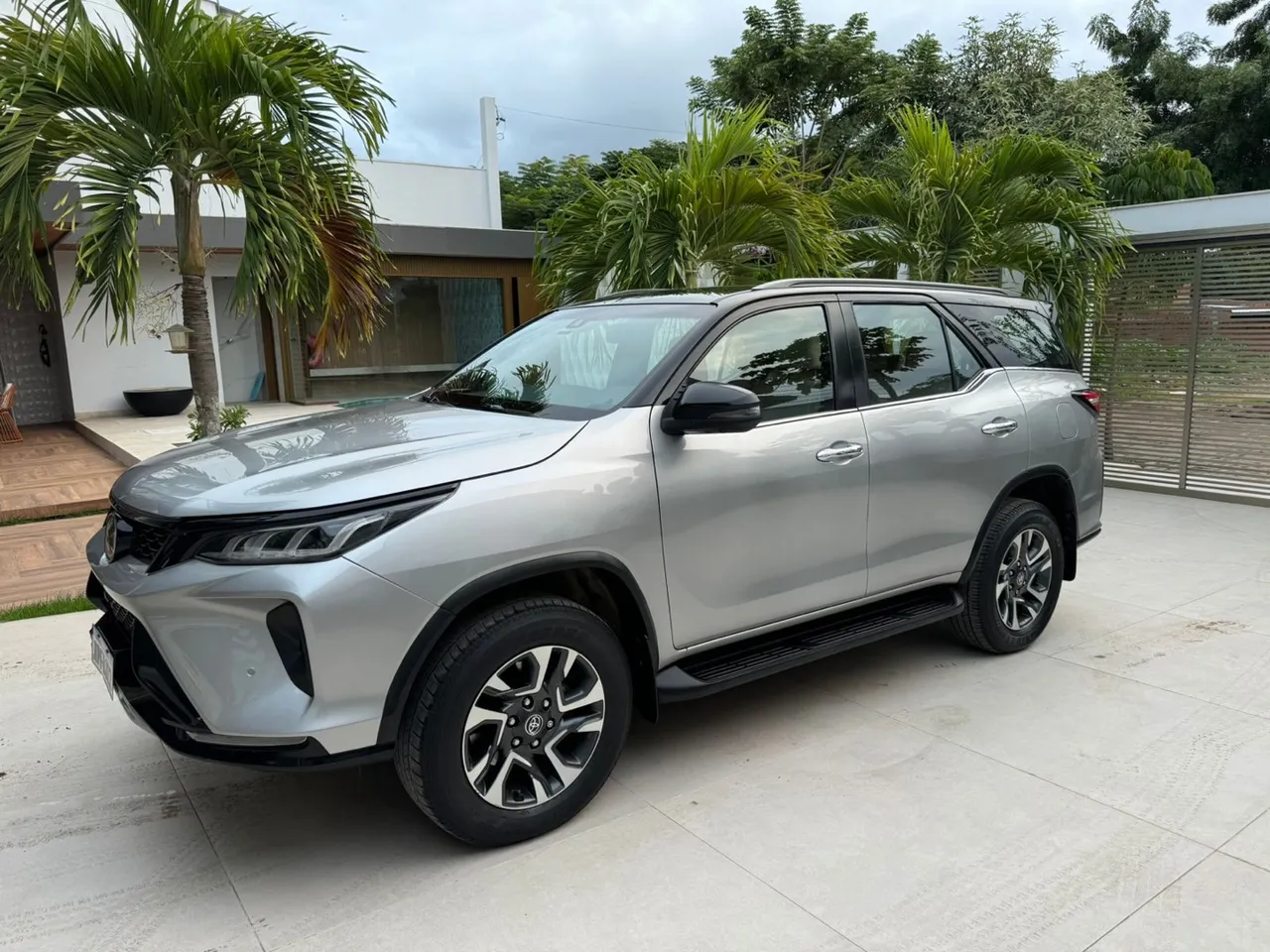 TOYOTA HILUX SW4 DIAMOND 2.8 TB 4X4 DIE. AUT. Usados e Novos