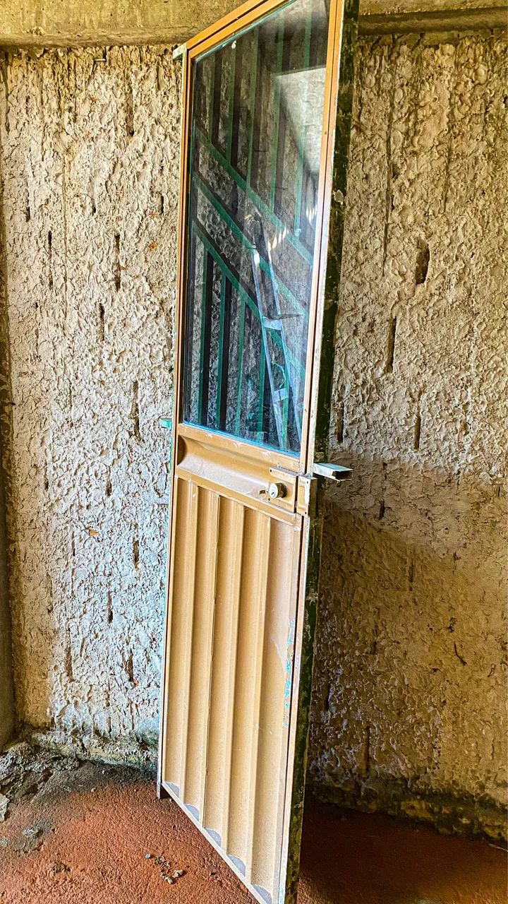 VENDO Porta de Ferro Reforçada com Vidro - Portas e Janelas ...