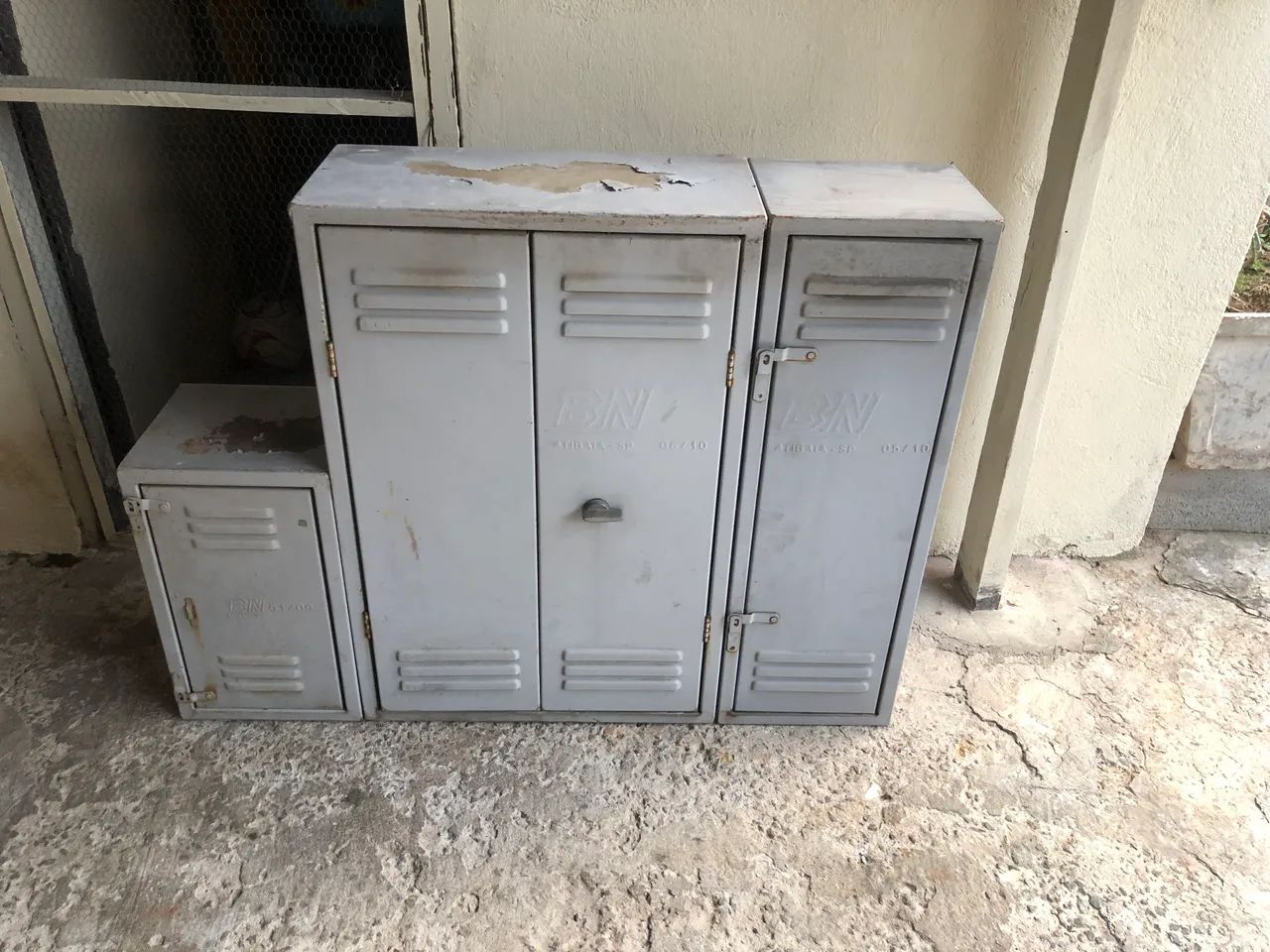 Caixa em chapa usada pra 4 medidores - Instalações Elétricas e ...