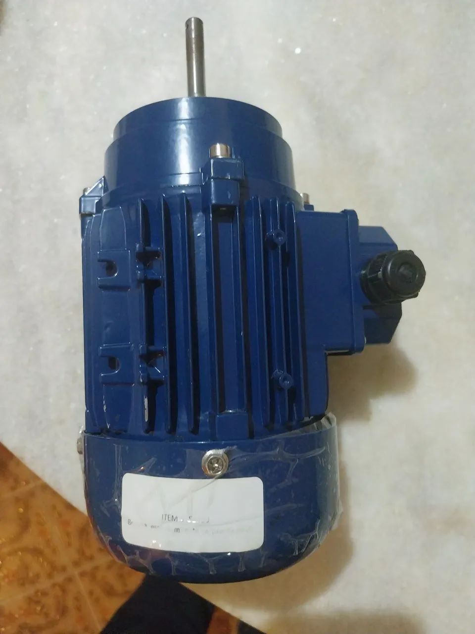 Motor de Indução Trifásico Compacto - Potência: 0,09 kW ...