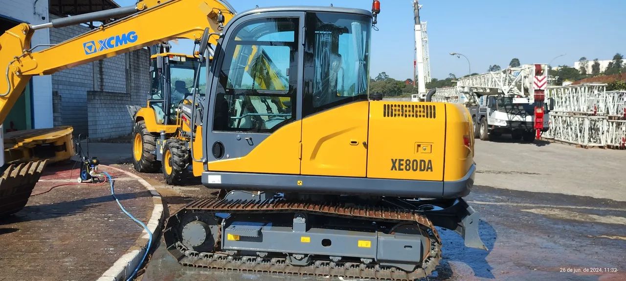 "escavadeira financiada" no Brasil