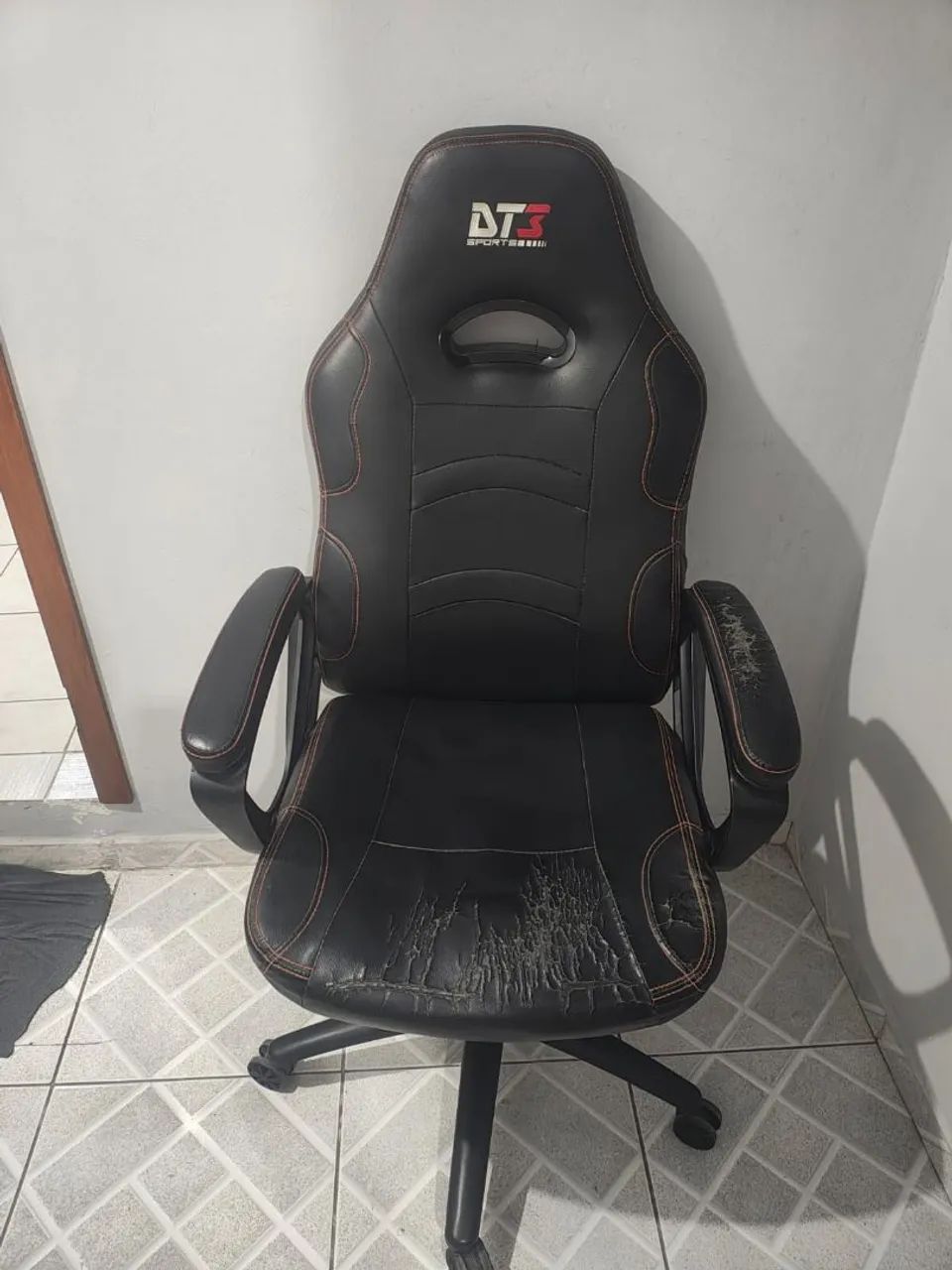 Cadeira gamer rasgada - Cadeiras de Escritório e Gamer - Santa Cândida ...