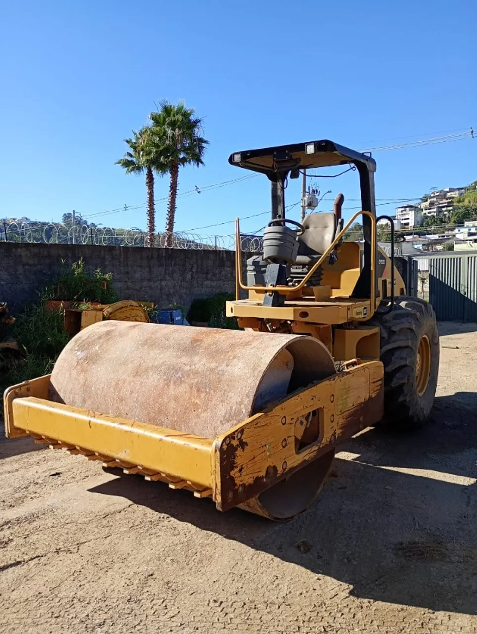 "rolo compactador" no Brasil