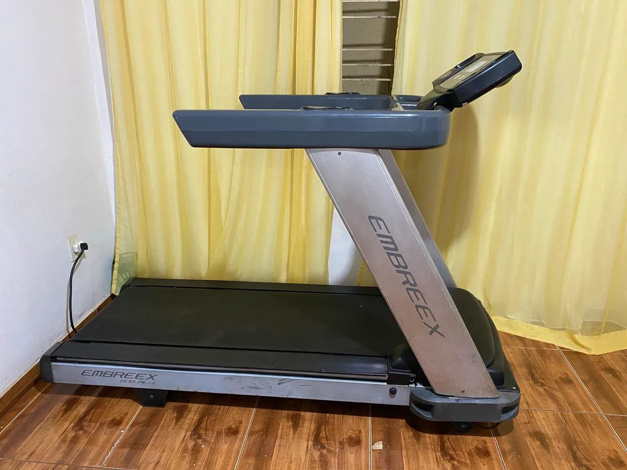 Vendo esteira EMBREX 800 AL 1 - Academia e Exercícios - Jardim ...