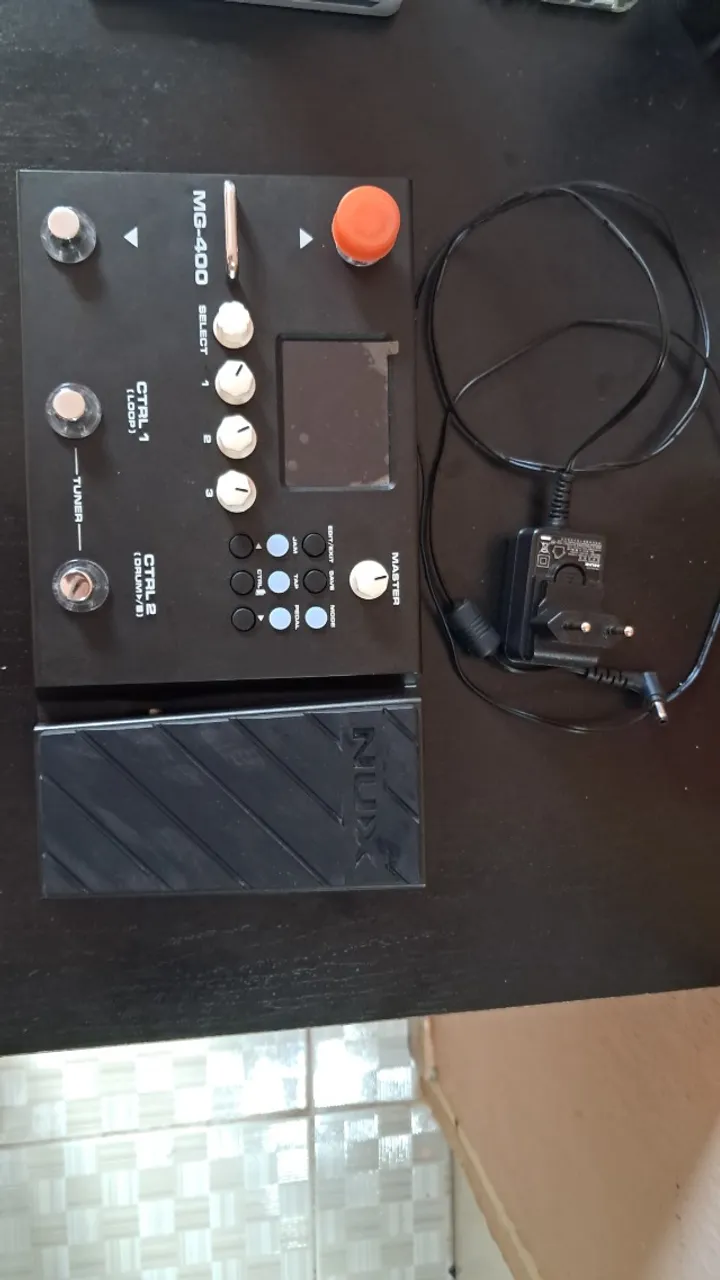 "pedaleira" - Instrumentos musicais no Brasil