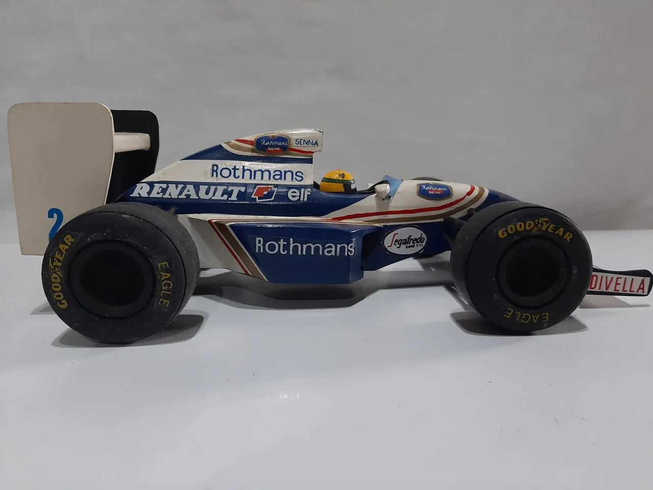 Carro de corrida de Fórmula 1 - Ayrton Senna - Rothmans - Antiguidades ...
