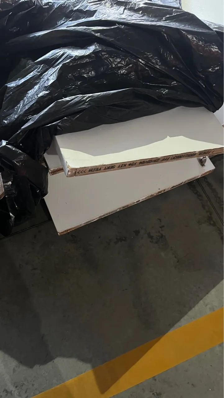 "alisar de porta" no Brasil