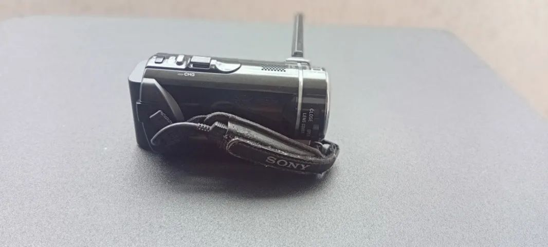 Filmadora Sony HDR-CX210 de alta definição, 5.3 MP, com zoom óptico de ...