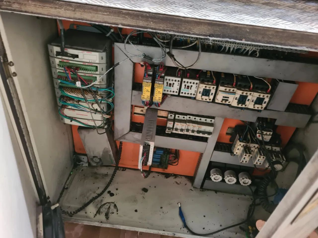 Máquina injetora Jasot 600/150 - Máquinas para produção industrial ...