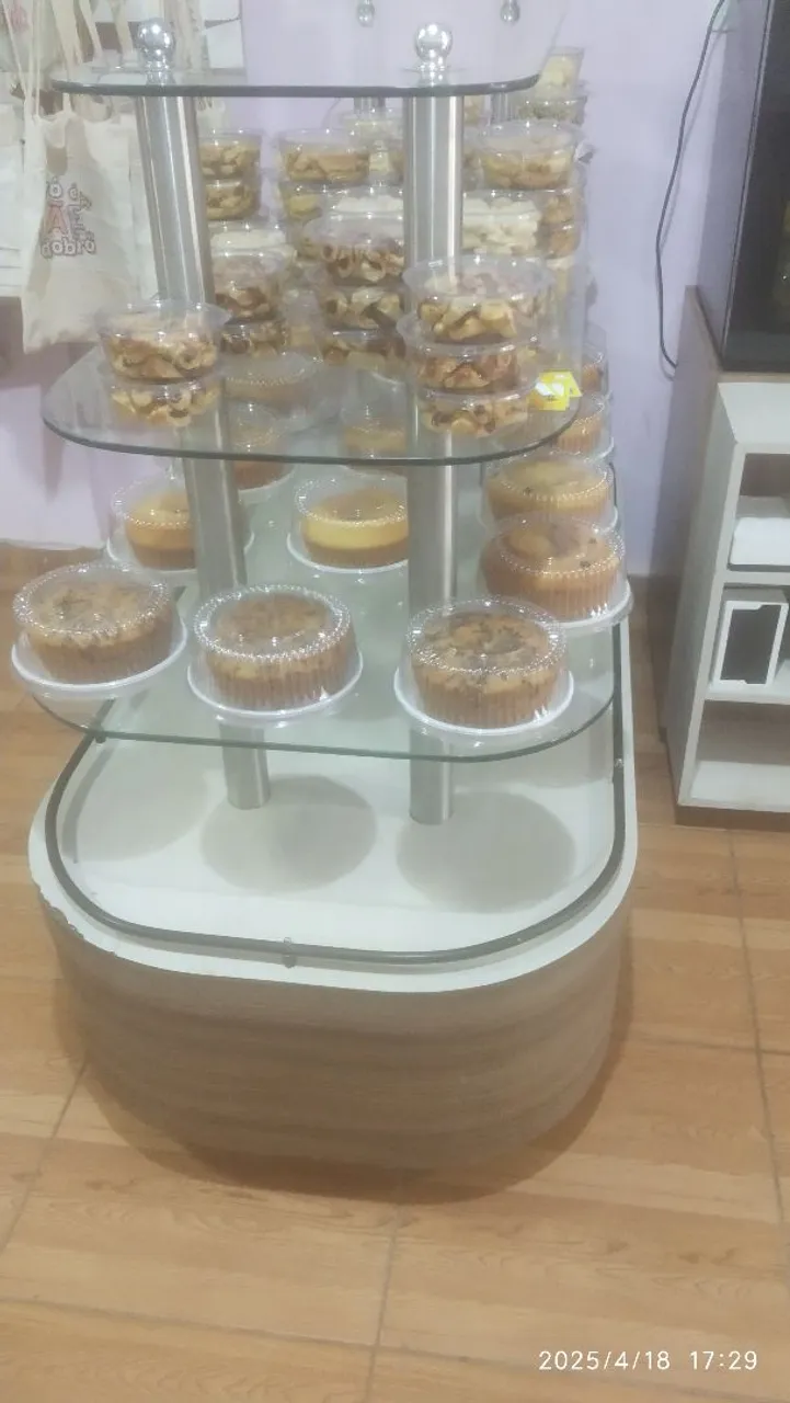 "expositor de bolos e doces" no Brasil