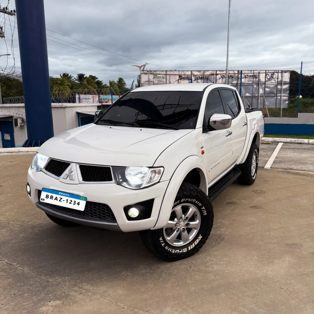 MITSUBISHI L200 2012 Usados e Novos