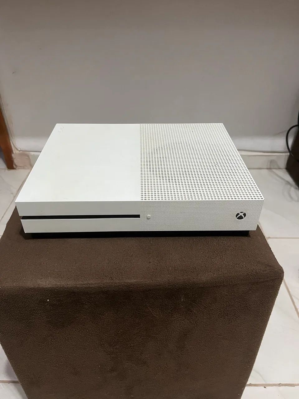 Xbox One S 1 TB + cabo de força (Usado) com 3 controles, headset hyper ...