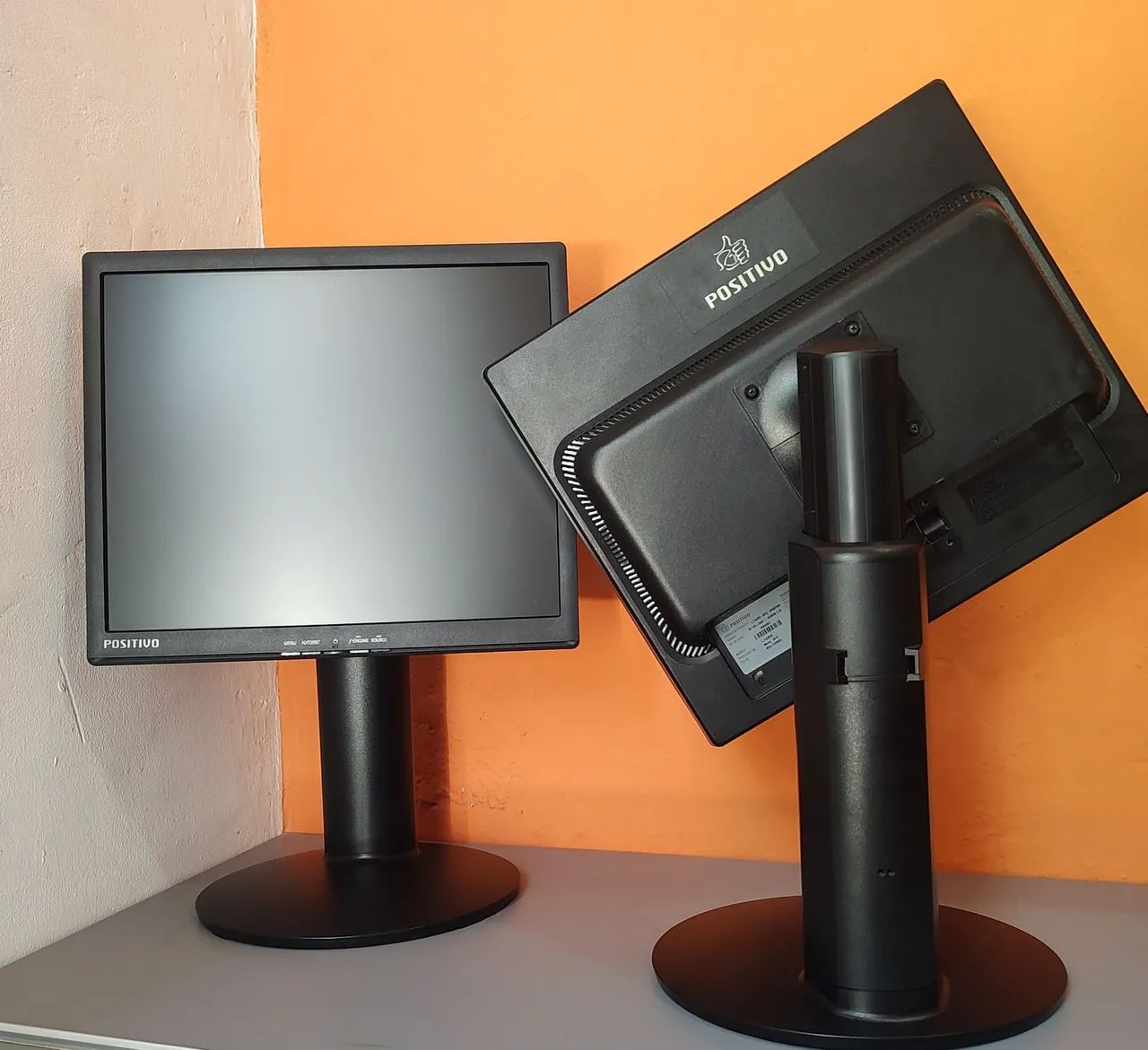 Monitor 17 Polegadas com Ajuste de altura e rotação da tela ...