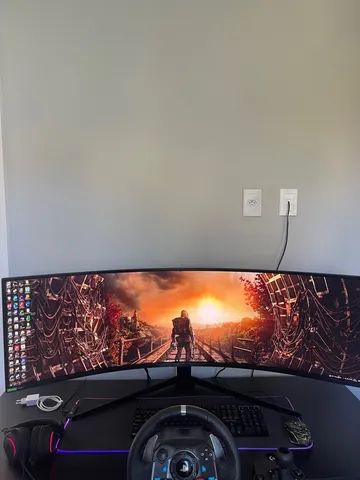 Monitor Curvo no Brasil