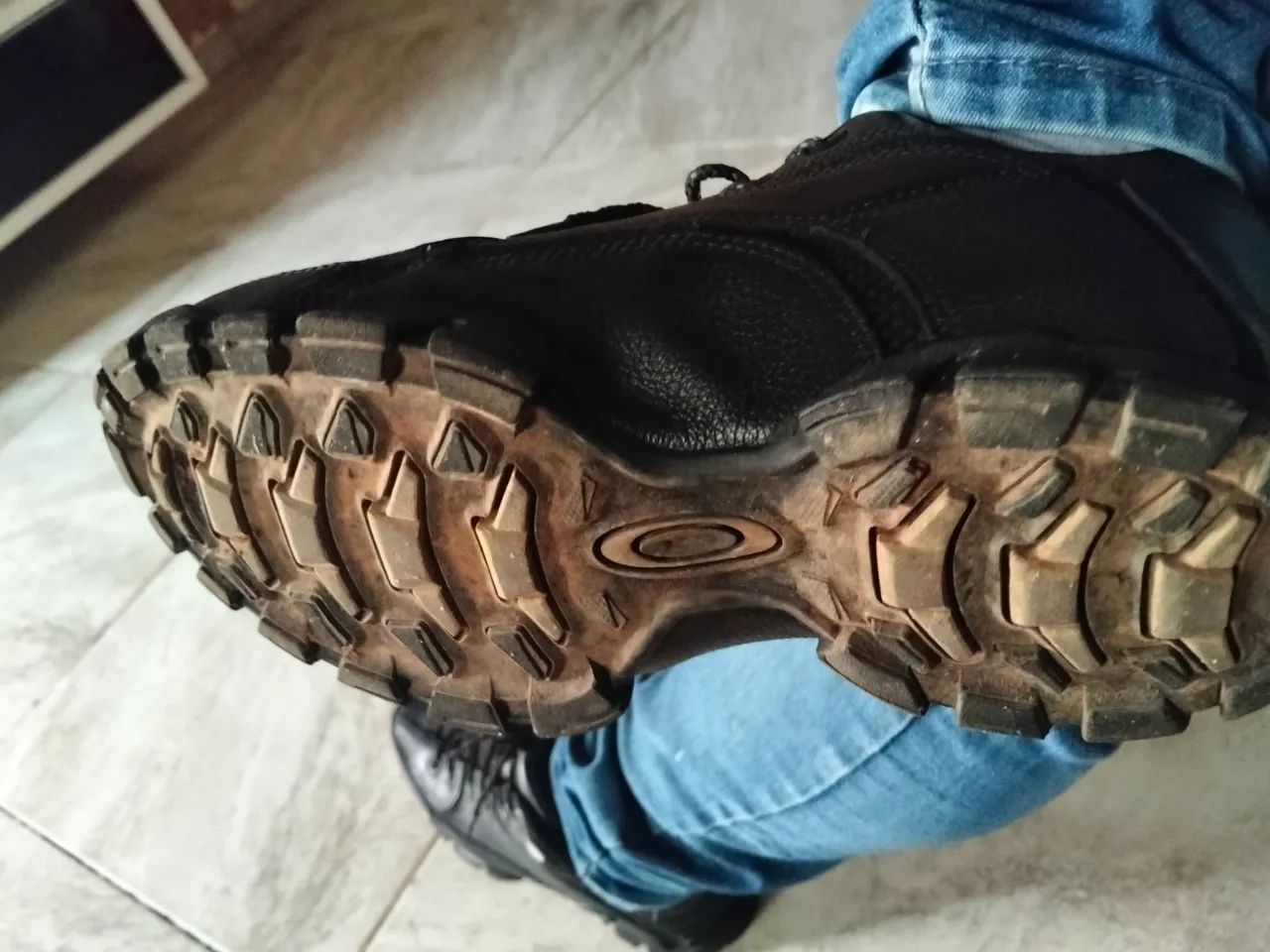 Vende-se botinha da Oakley usada duas vezes apenas - Calçados ...