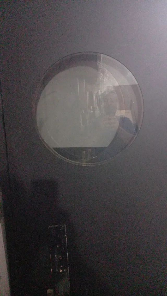 "porta com visor" no Brasil