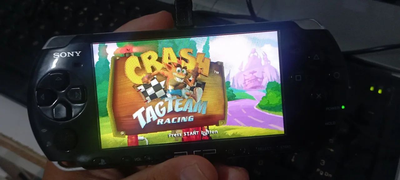 PSP com Crash Tag Team Racing - Consoles de Vídeo Game - Forquilhas ...