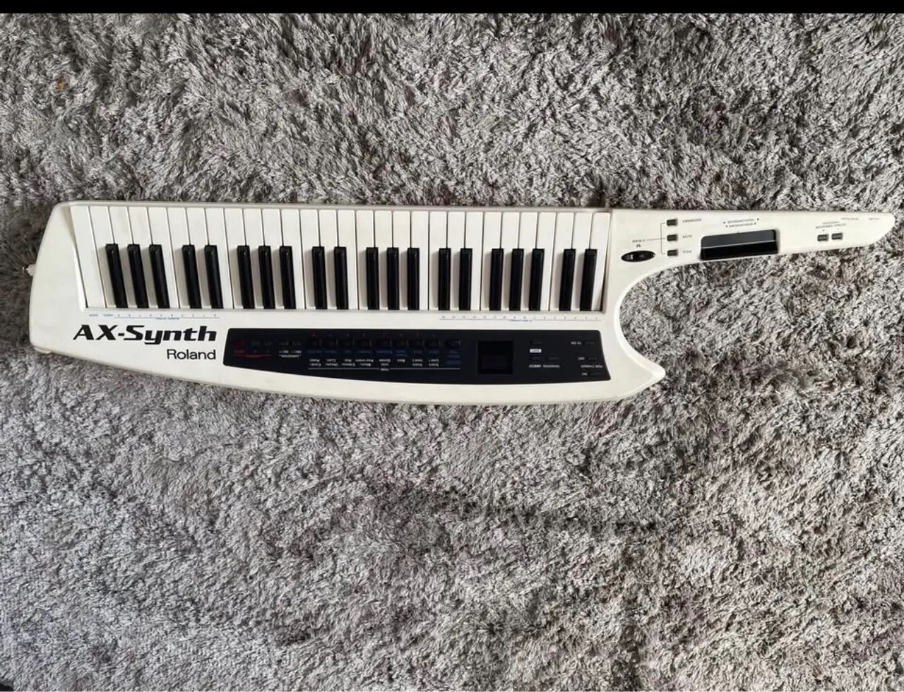 Roland AX-Synth Branco - Keytar Profissional - Instrumentos musicais ...