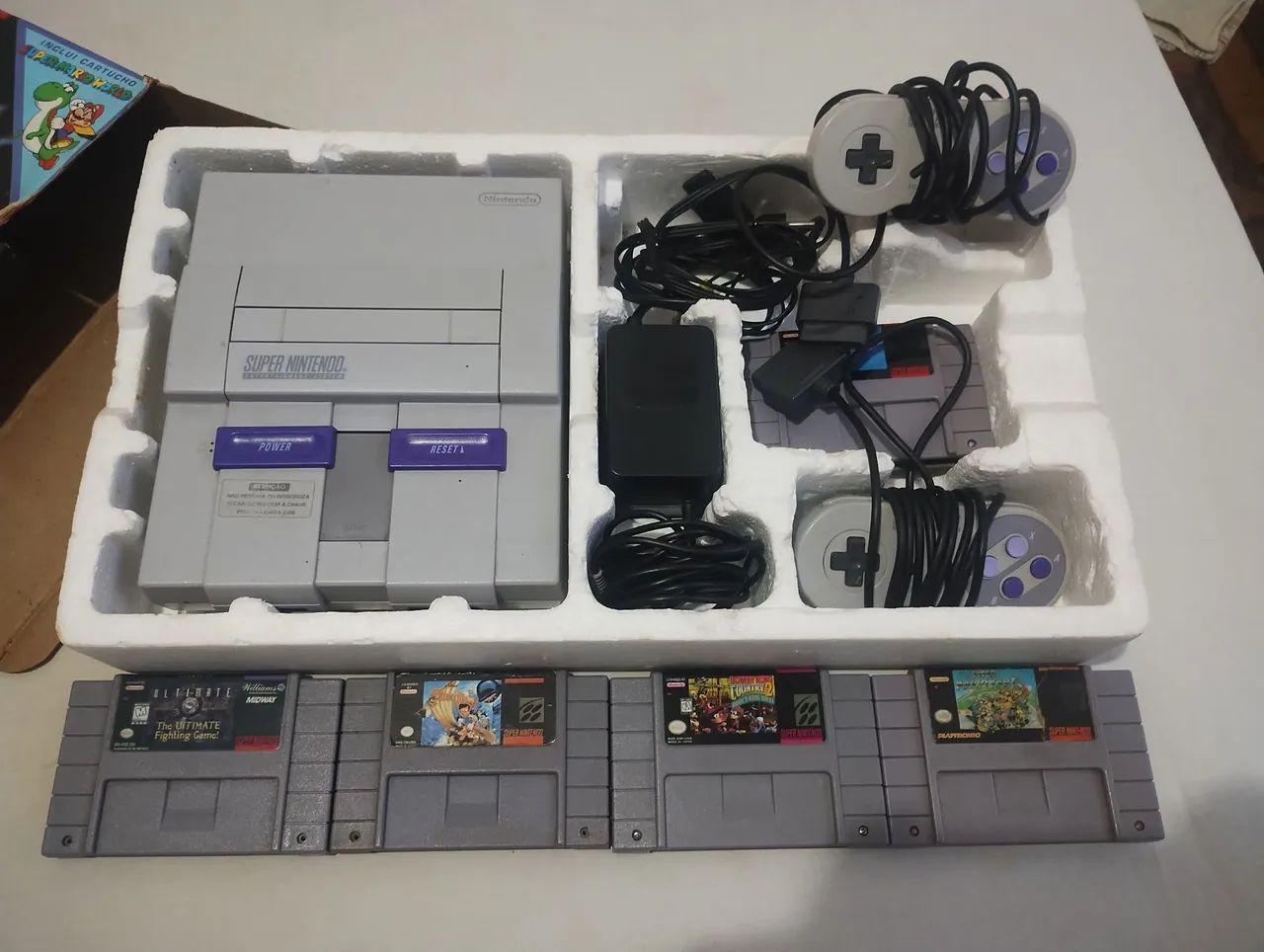 Super Nintendo Antigo Na Caixa Serial Batendo - Consoles de Vídeo Game ...