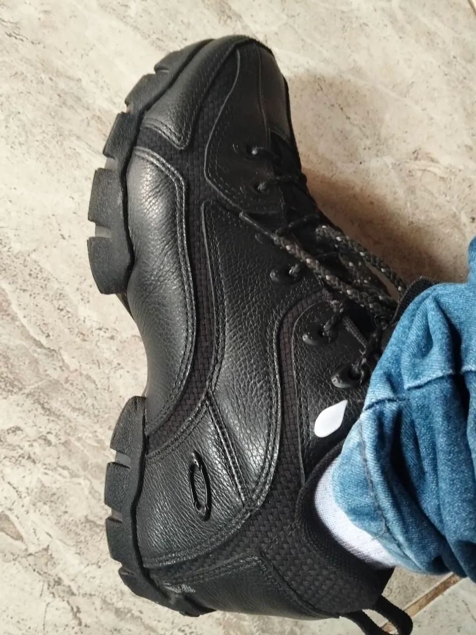 Vende-se botinha da Oakley usada duas vezes apenas - Calçados ...