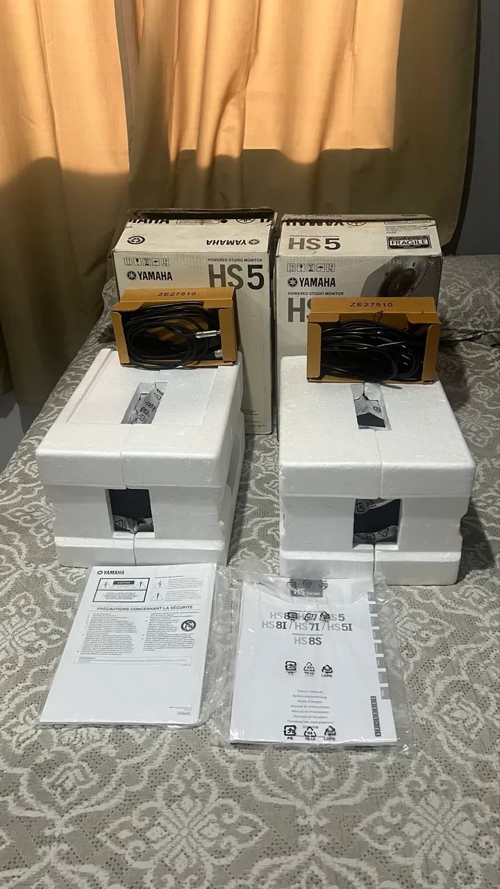 Monitor de referência Hs5 Yamaha 70w Rms para estúdio cor Preto - Equipamentos e Acessórios de ...