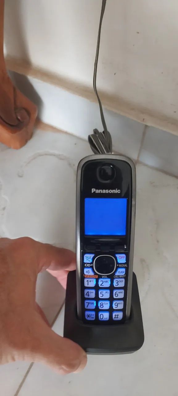 Telefone sem fio Panasonic mod. PNLC1018, visor azul com defeito ...