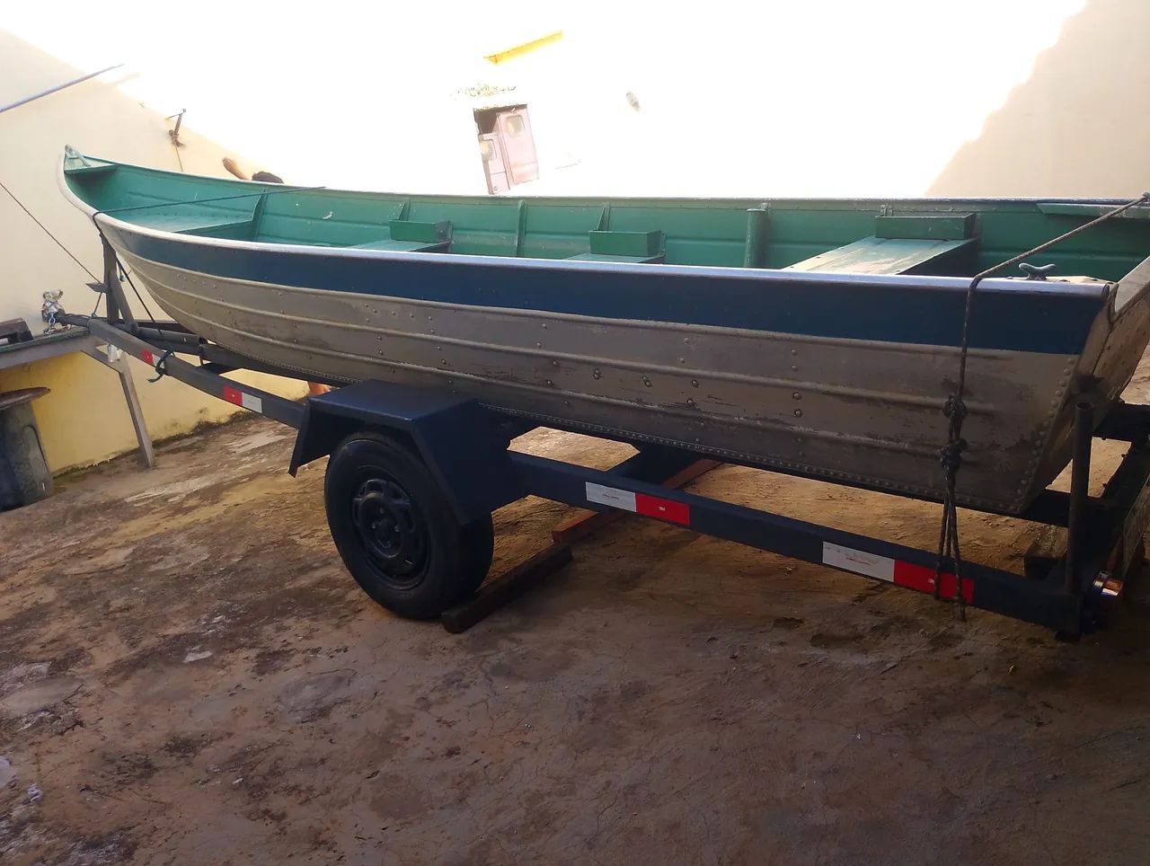 Bote de Alumínio ( 1+4) com carretinha (documentado) - Barcos e ...