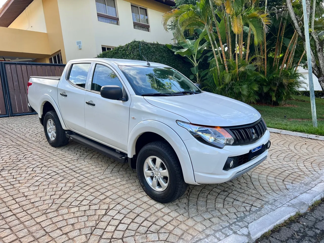 MITSUBISHI L200 TRITON SPORT GL 2.4 DIESEL Usados e Novos