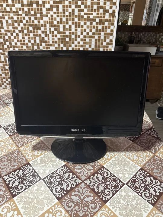 Vendo monitor samsung 19 polegadas Vga - Monitores - Forquilhas, São José 1380114364 | OLX