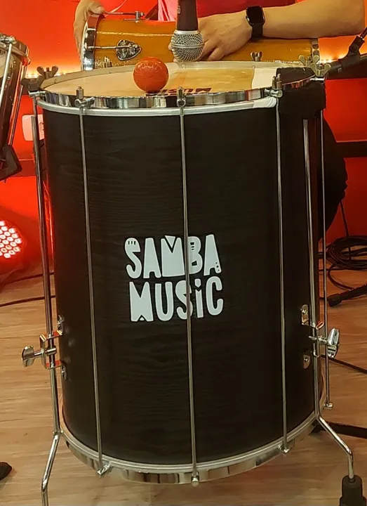 "instrumentos surdo" - Instrumentos musicais no Brasil