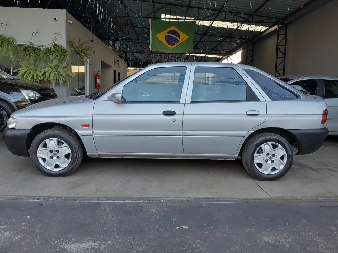 FORD ESCORT GL 1.8I / 1.8 Usados e Novos - Ribeirão Preto, SP