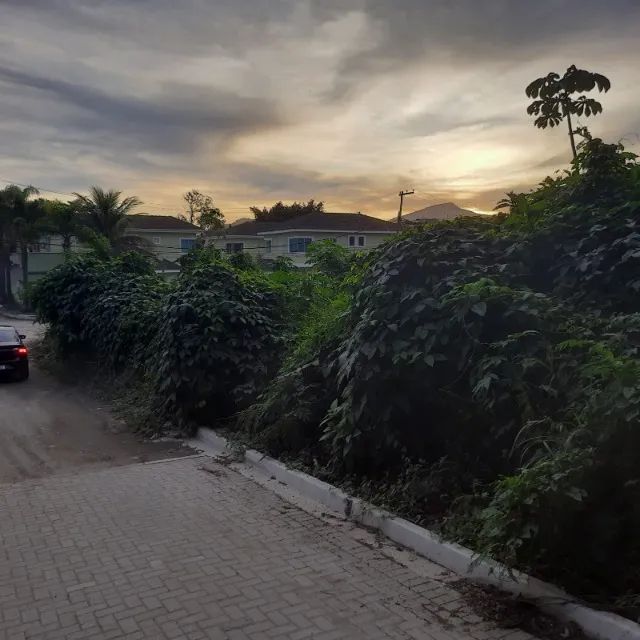 Lote grande e plano em esquina bem construída do engenho do mato ...