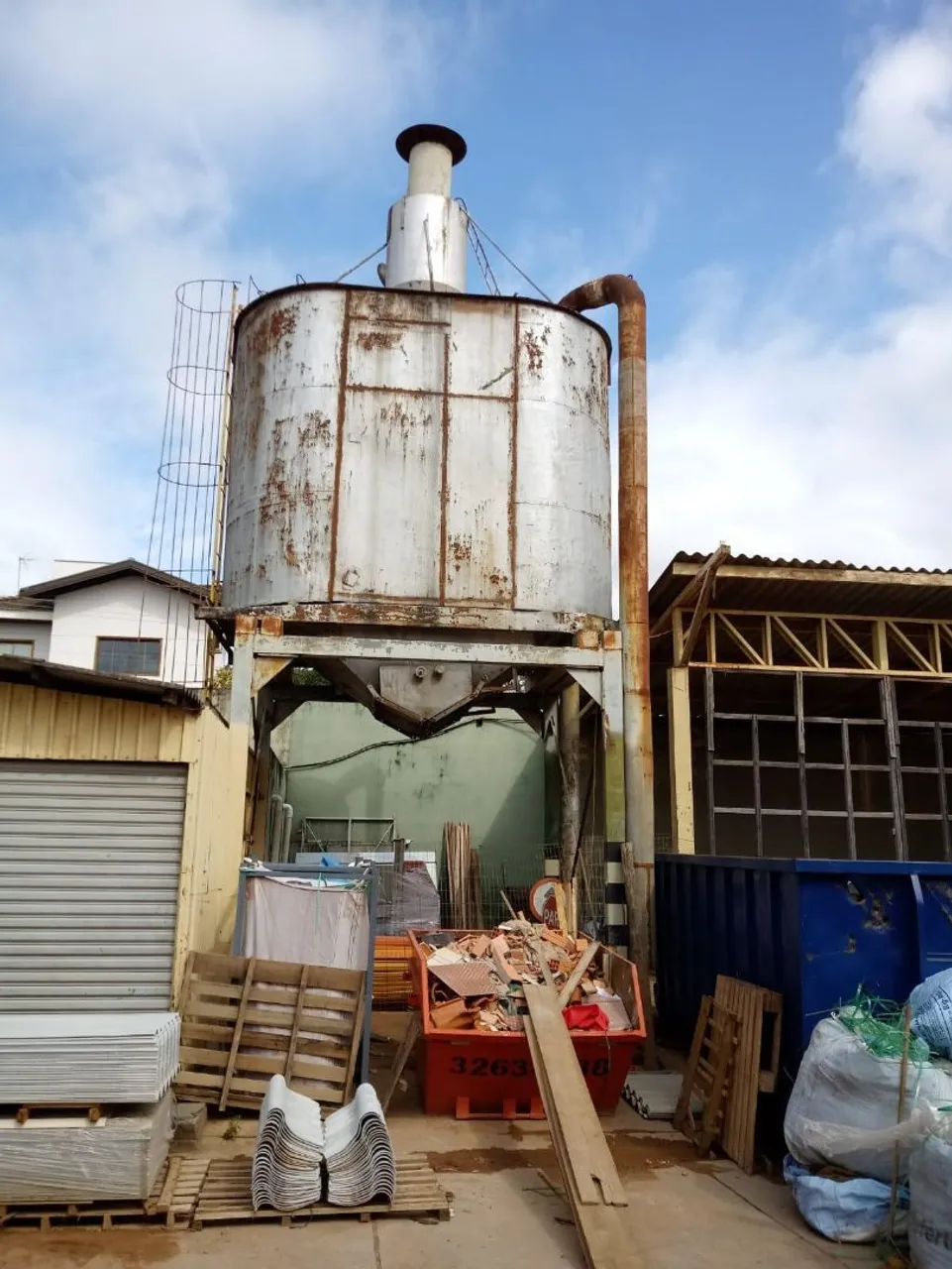 "silo de armazenamento" no Brasil