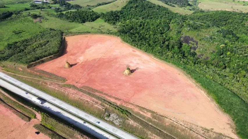 Terreno com 130.000 m2, localizado as margens Rodovia do Contorno ...