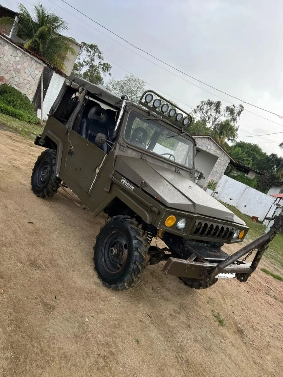 "carros jipes" no Brasil