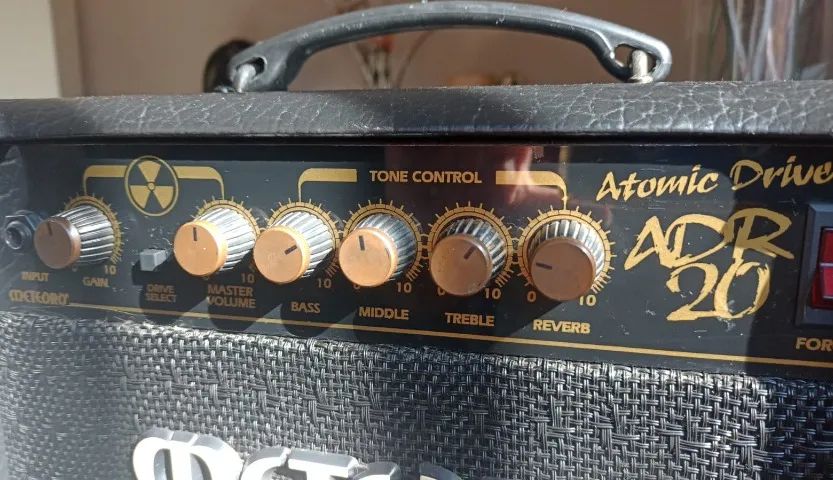 Meteoro Atomic Drive ADR20. Cubo que serve de cabeçote com reverb ...