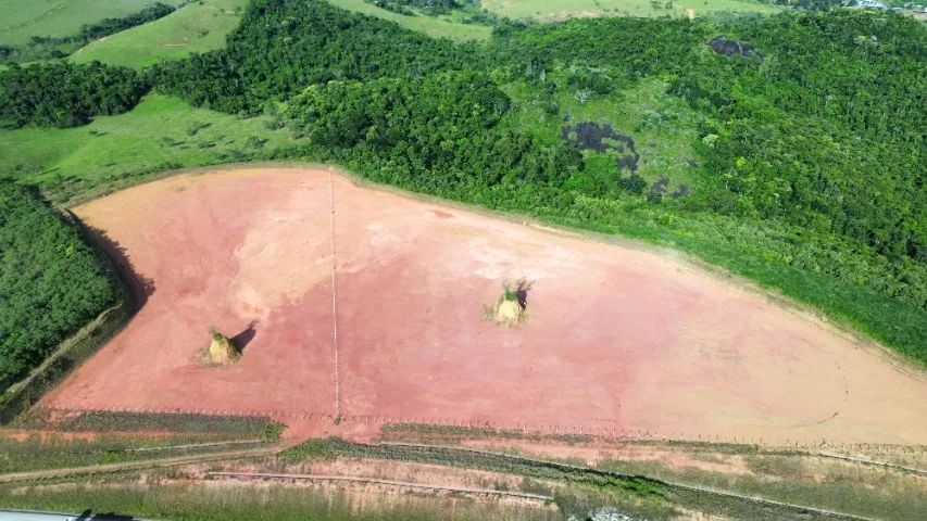 Terreno com 130.000 m2, localizado as margens Rodovia do Contorno ...